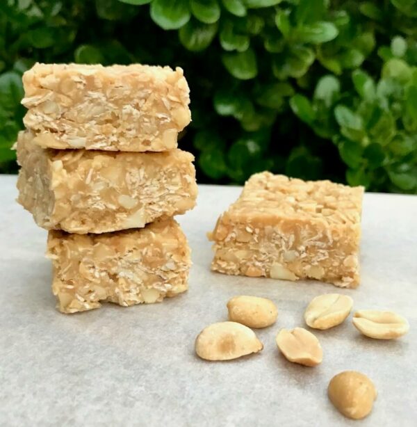 This no bake simple peanut slice is just 134 calories per serve